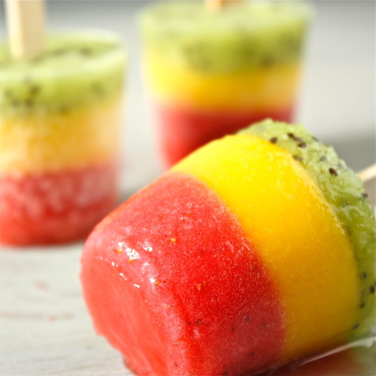 strawberry, mango, and kiwi ice pops | daisy's world